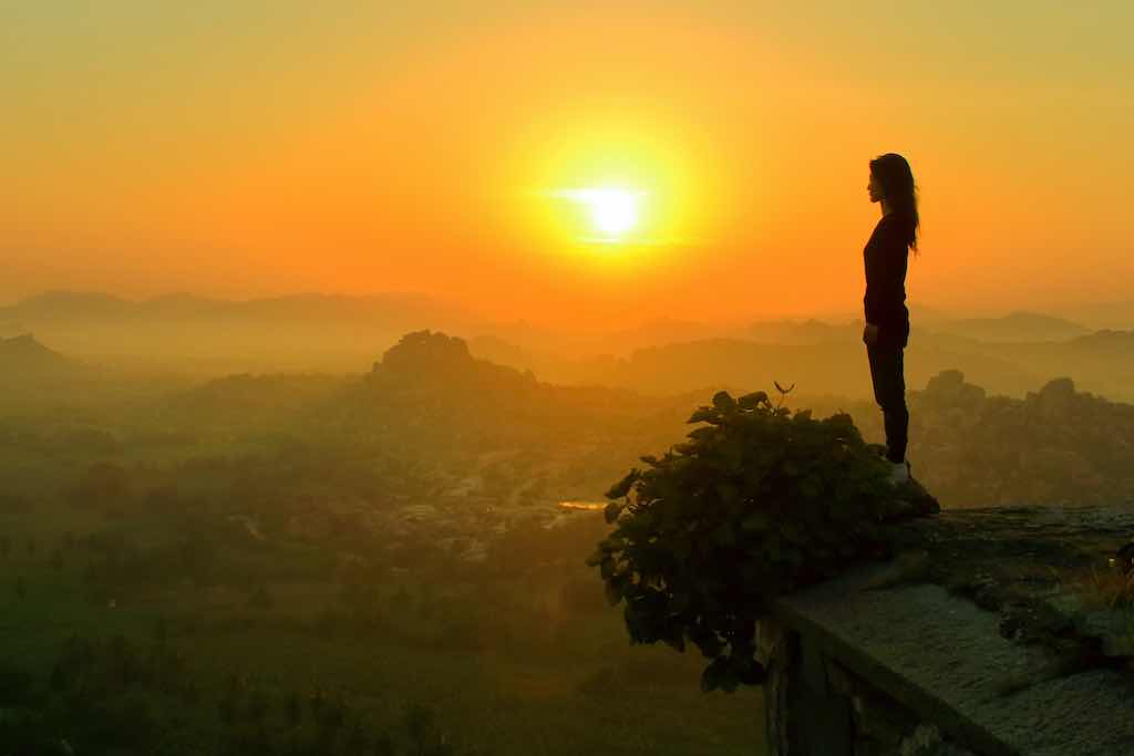 Oamenii singuri știu să iubească prin alegere, nu prin necesitate ...