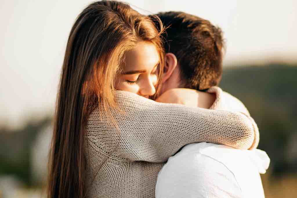 5 semne că te vrea cu adevărat (chiar dacă nu îți spune)... | Chris Oliver